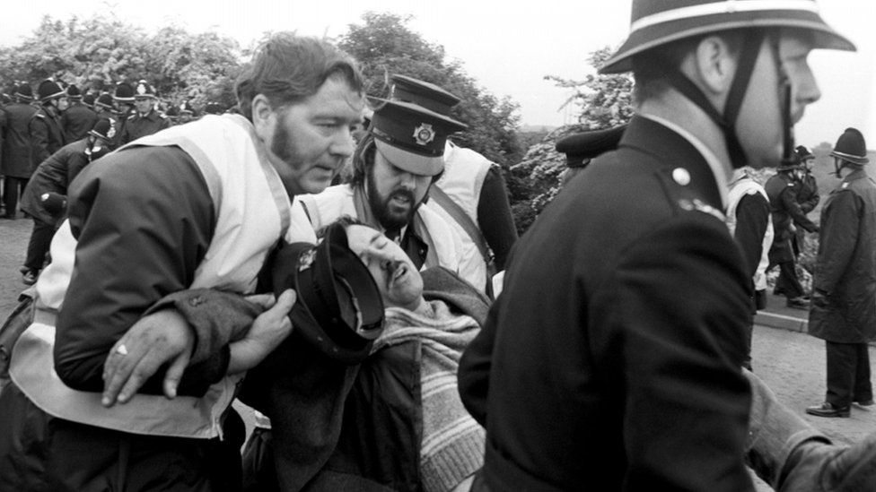 Battle of Orgreave: Rudd urged to back Commons inquiry - BBC News