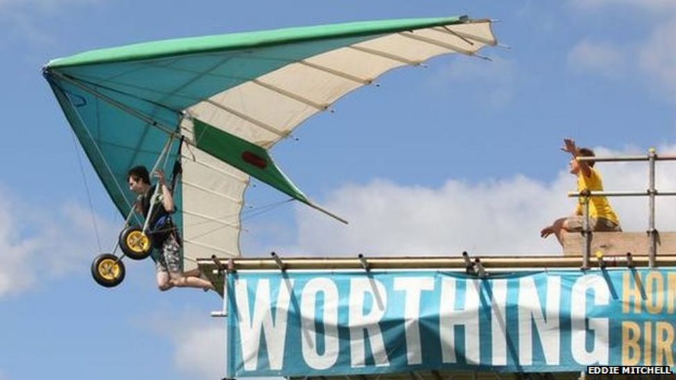 Worthing Birdman: Ex-world hang-gliding champion takes top prize - BBC News
