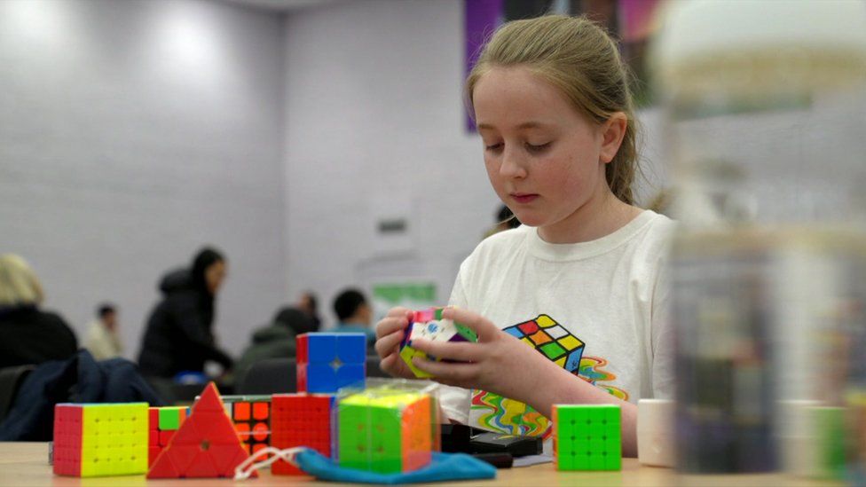 Rubik's cube: Puzzle cube fans have fun in Glasgow - BBC Newsround