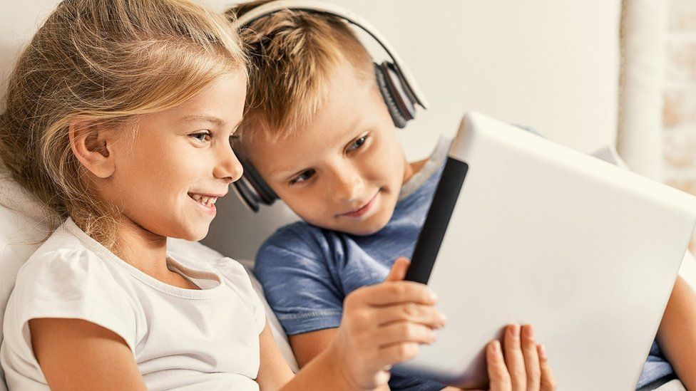 Facebook's popularity dips with UK children, says Ofcom - BBC News