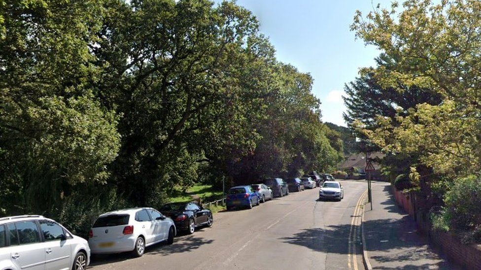 Bournemouth man, 83, pleads guilty to manslaughter of wife - BBC News