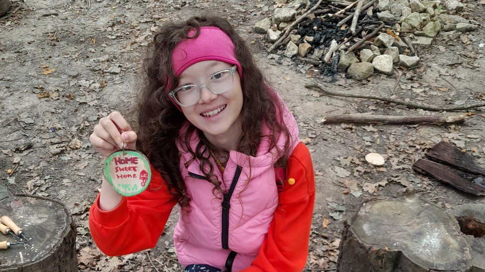 Selective mutism: 'People think I'm rude but I'm frozen with fear' - BBC News