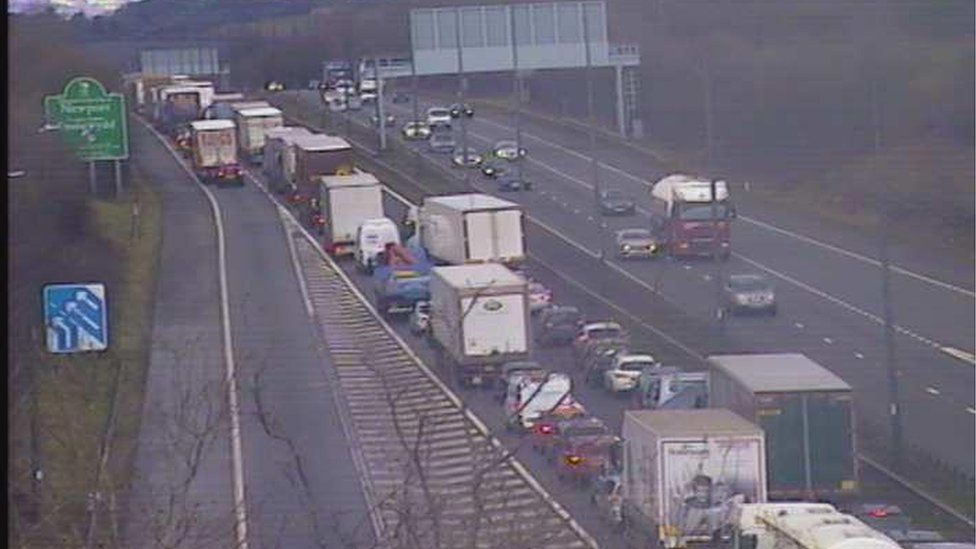 Newport M4 reopens after man dies in motorway crash - BBC News
