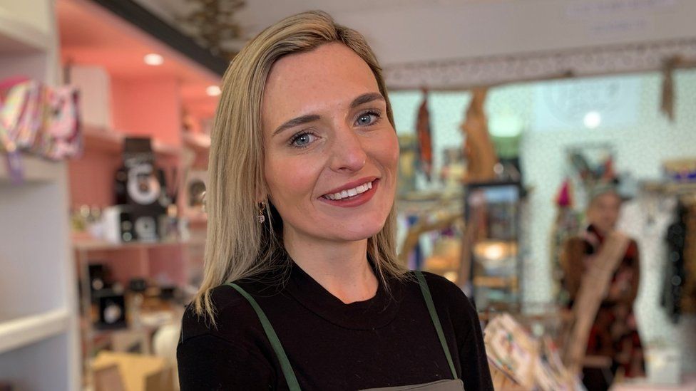 'Cyffrous iawn' enwi Aberteifi yn un o drefi harddaf y DU - BBC Cymru Fyw