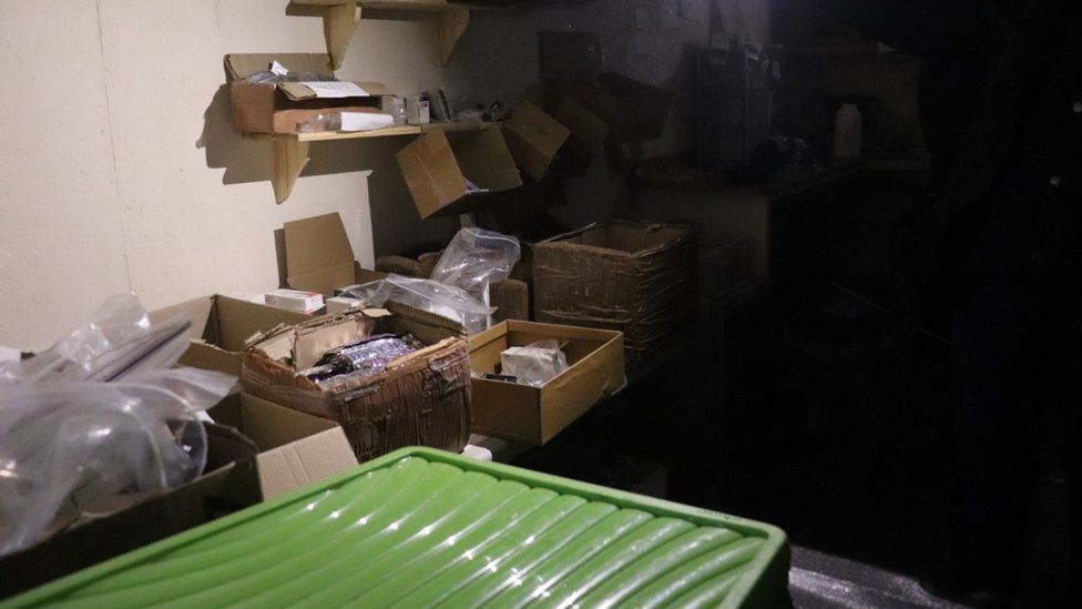 Bomb team called after Kent 'drugs lab' discovered - BBC News