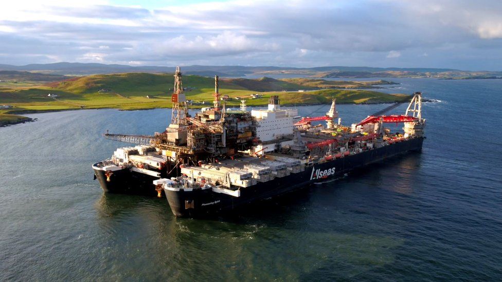 Giant ship delivers oil platform jacket to Lerwick - BBC News