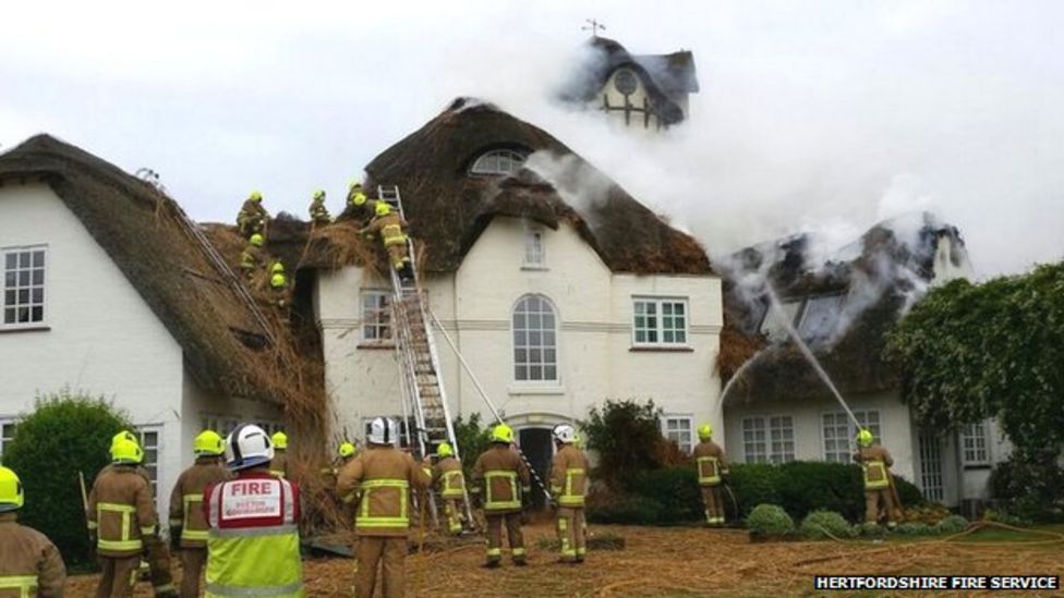 Major thatched roof fire in Codicote in Hertfordshire - BBC News