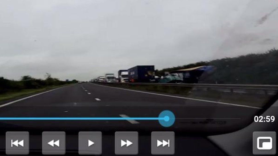 A14: Lorry accident closes westbound section - BBC News