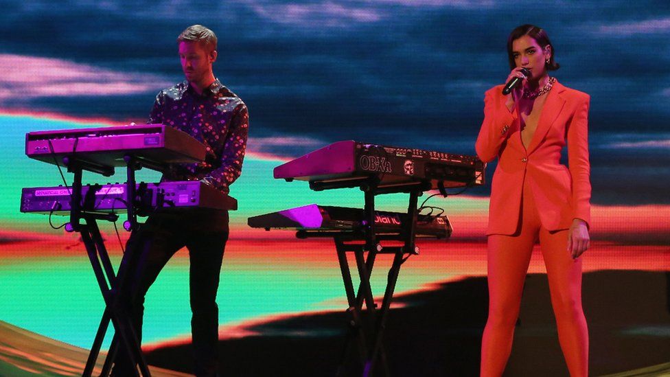 Calvin Harris and Dua Lipa depose Drake in UK chart - BBC News