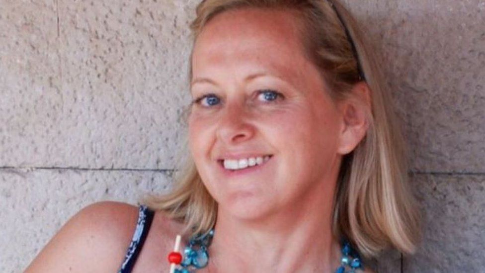 Robyn Mercer murder: Police 'committed' to solving case - BBC News