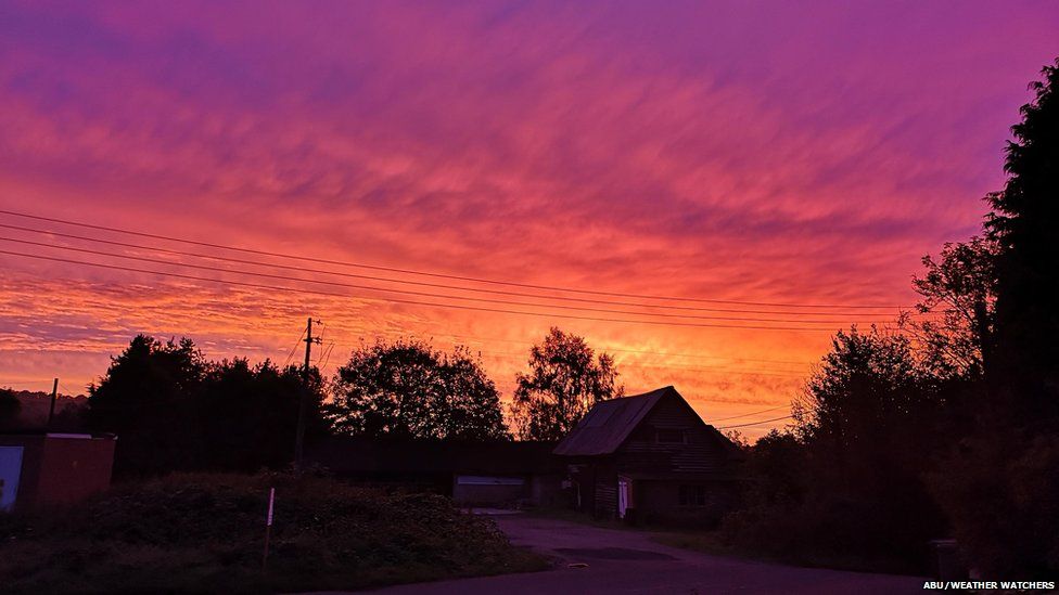 In pictures: Red sky on an October morning - BBC Weather