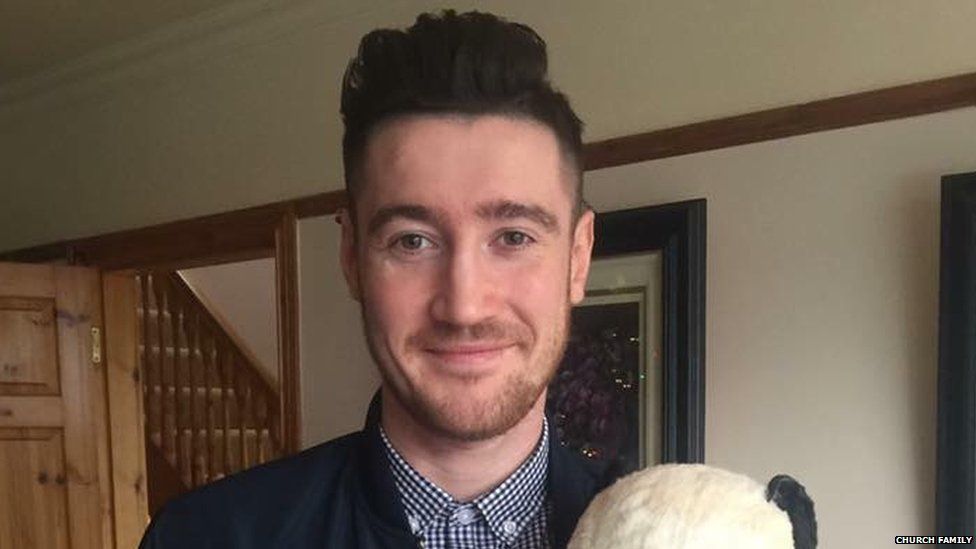 Sister's tribute to Craig Church after death in China - BBC News