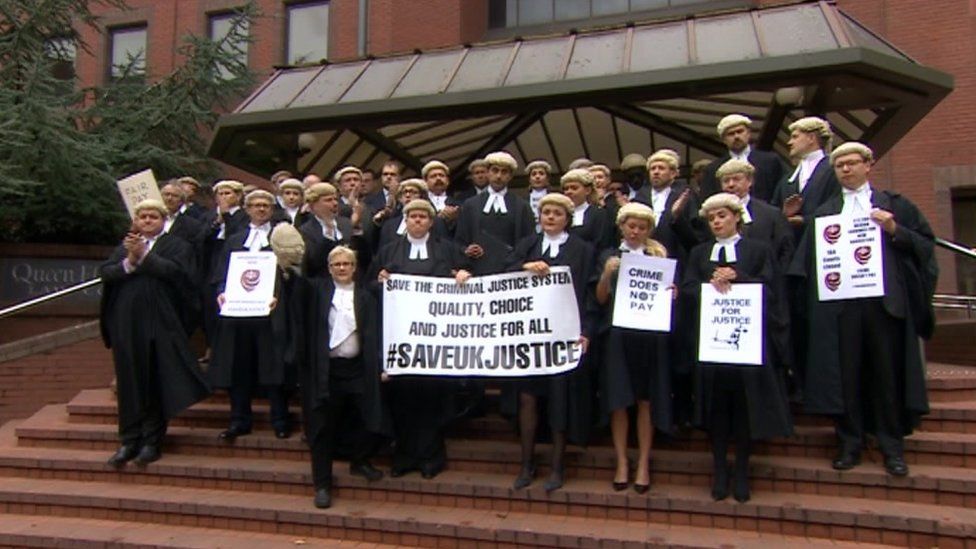Barristers in Birmingham protest over 'broken' system - BBC News