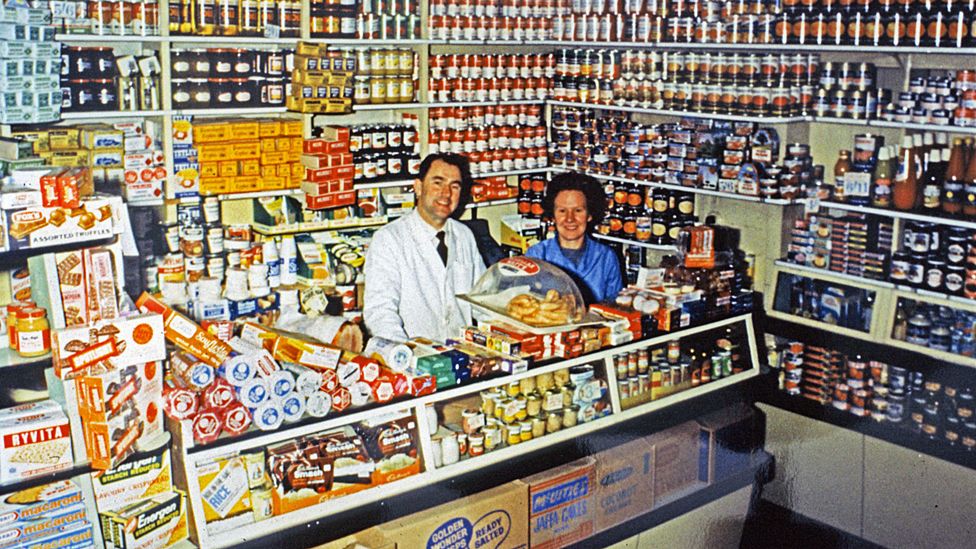 Hawick's 'forgotten shops' celebrated in new exhibition - BBC News