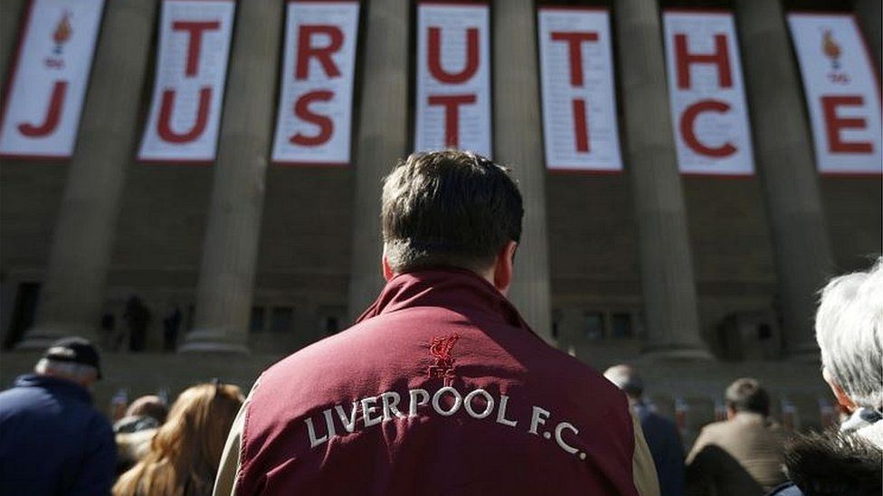 Thousands attend Hillsborough vigil in Liverpool - BBC News