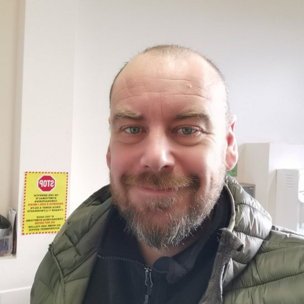 Cân i Gymru 2022: Pwy sydd yn cystadlu eleni - BBC Cymru Fyw