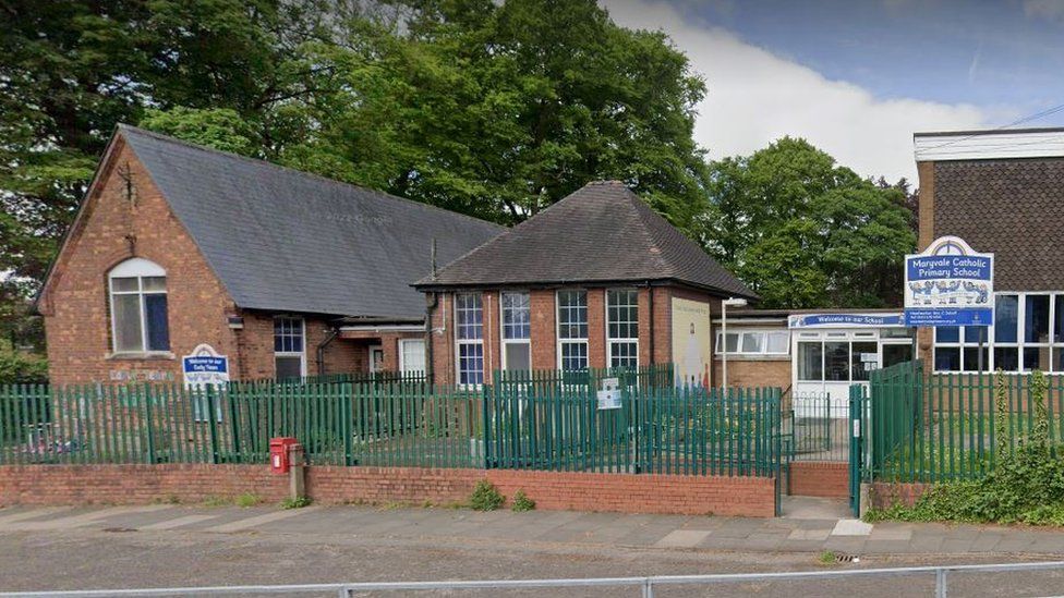 Raac partially closes Harborne Baskerville School - BBC News