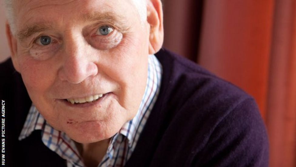 Colin Baker: Cardiff City and Wales midfielder dies at 86 - BBC Sport