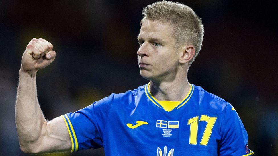 Scotland v Ukraine: Tartan Army sing opponents' anthem - BBC News