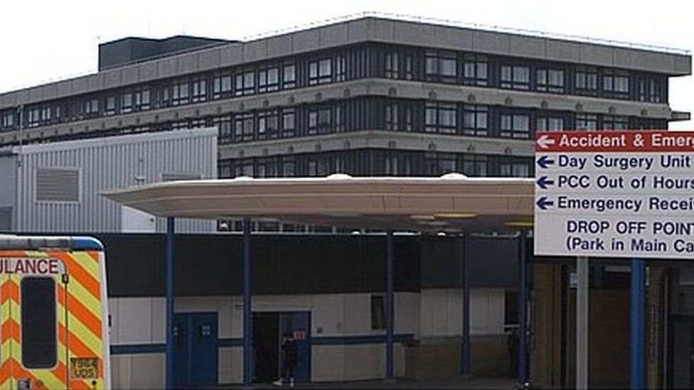 Cleanliness concerns raised at Monklands Hospital - BBC News