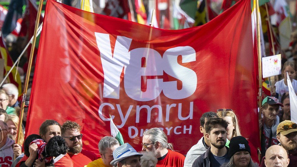 YesCymru: Camargraff am sefyllfa ariannol, medd Gwern Gwynfil - BBC ...