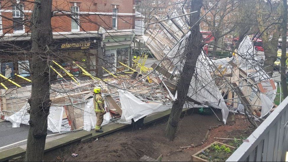 Scaffolding collapses near Royal Free Hospital in Hampstead - BBC News