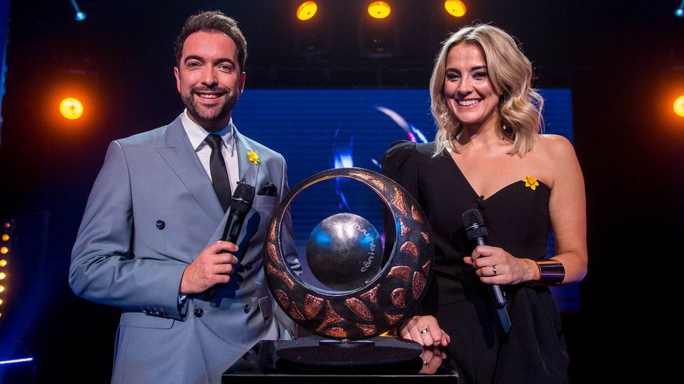 Cân i Gymru 2023: Pwy sydd yn cystadlu eleni - BBC Cymru Fyw