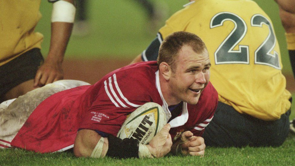 Dysgu Cymraeg yw 'her pennaf' Scott Quinnell - BBC Cymru Fyw