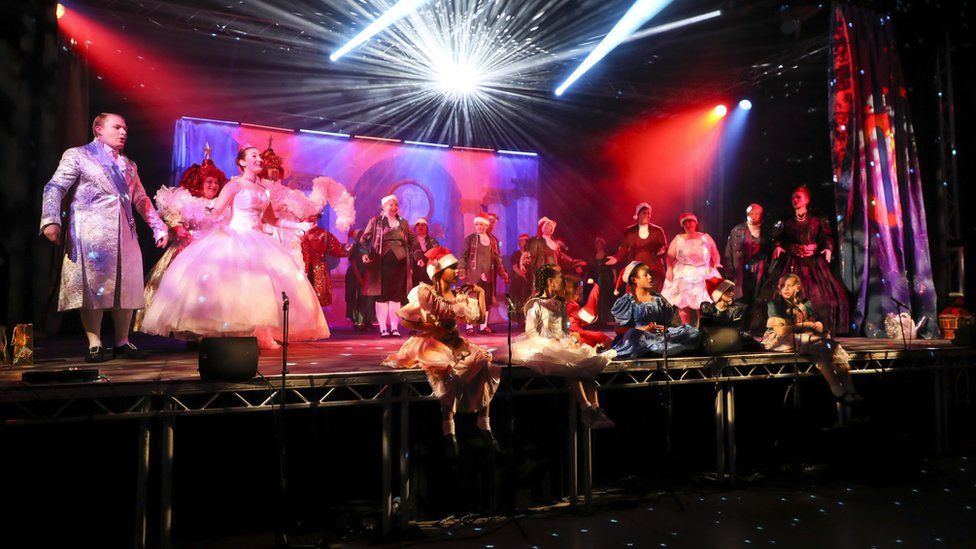 Monarch aircraft hangar at Luton Airport hosts pantomime - BBC News