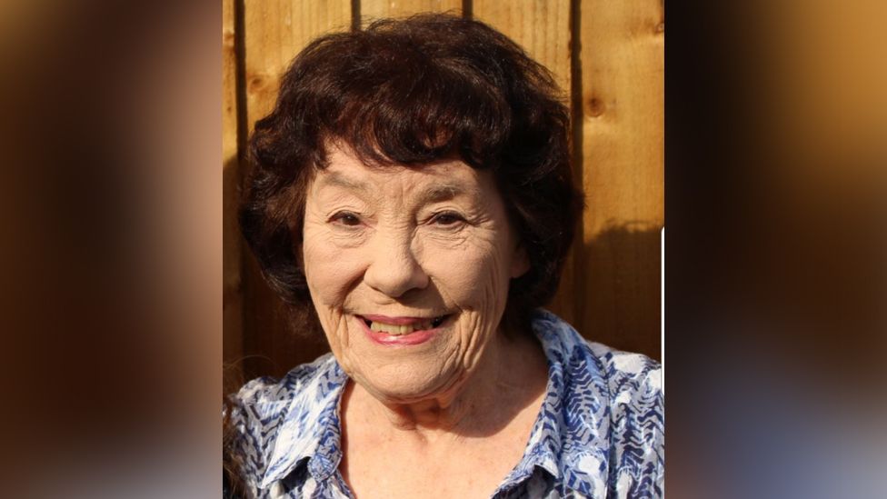Romford house fire: Victim named as Josephine Smith, 88 - BBC News