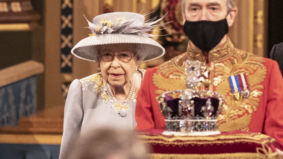 Queen carries out first major royal duty since Philip's death - BBC News