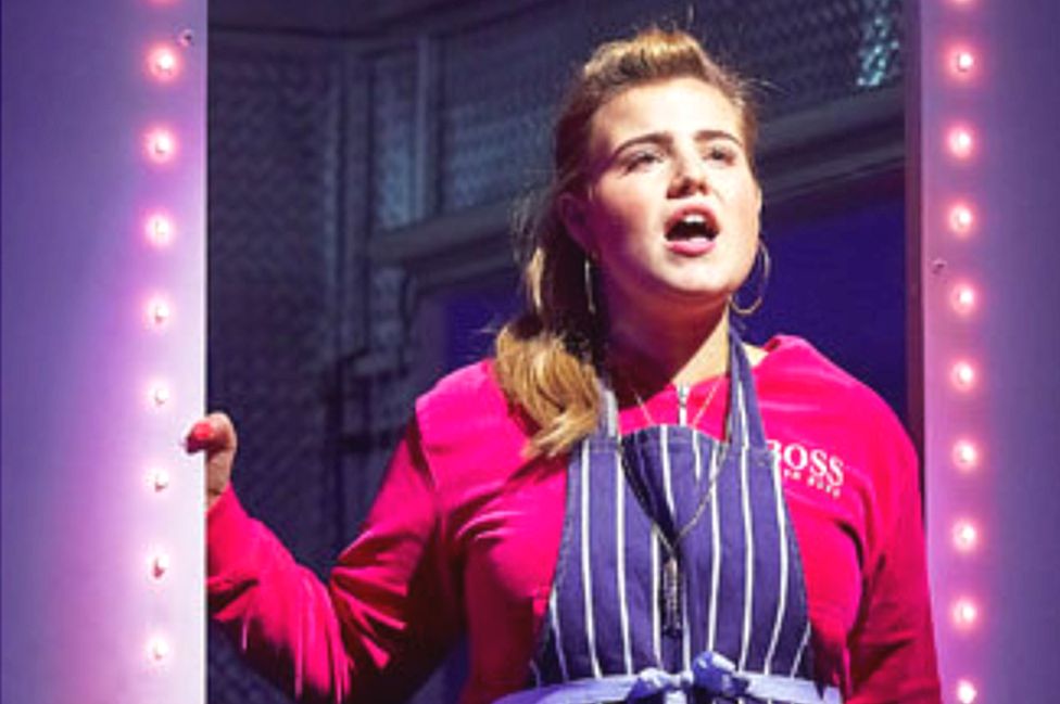 Ateb y Galw: Caitlin Drake - BBC Cymru Fyw