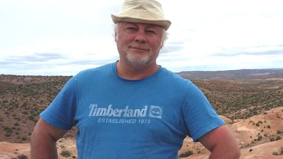 Ateb y Galw: Yr artist Meirion Jones - BBC Cymru Fyw