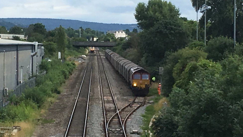 Armed police swoop on 'shot' train in Cheltenham - BBC News