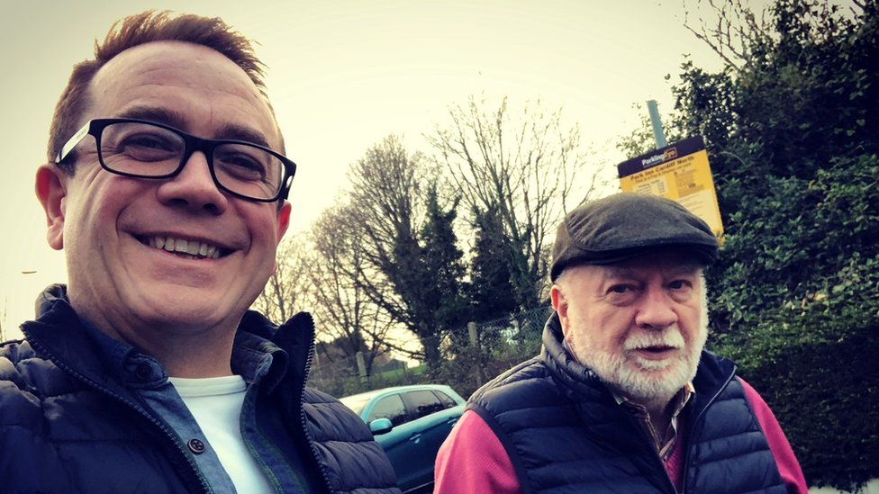 Yr ifanc a ŵyr? Lyn a Dylan Ebenezer - BBC Cymru Fyw