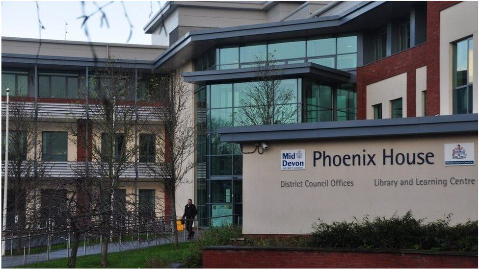 Mid Devon council staff to be given £250 for Covid response - BBC News