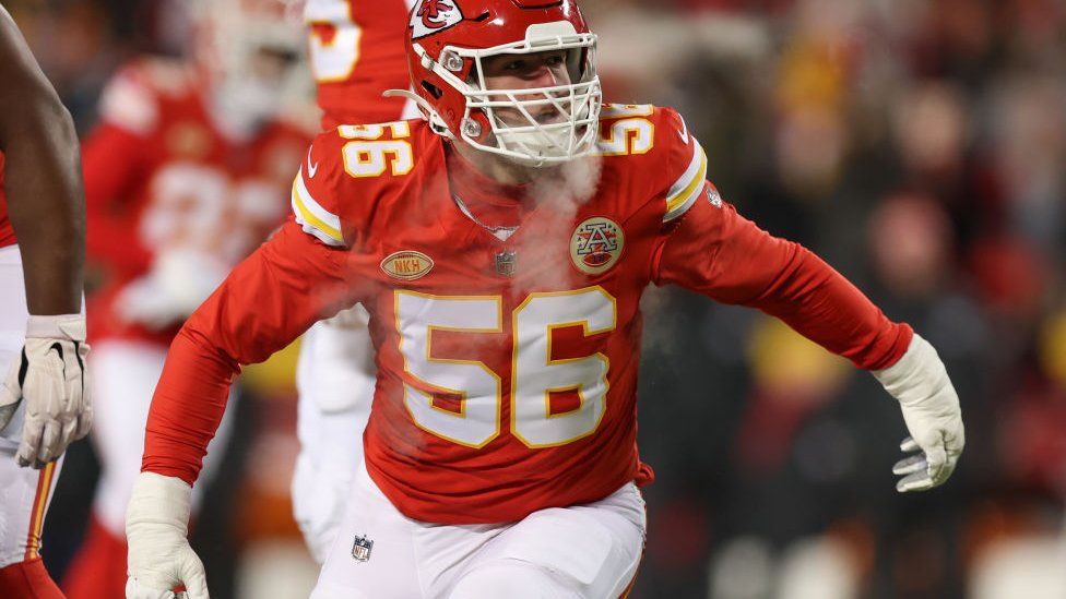 Chiefs and Dolphins play freezing NFL game in -20C on icy pitch - BBC ...