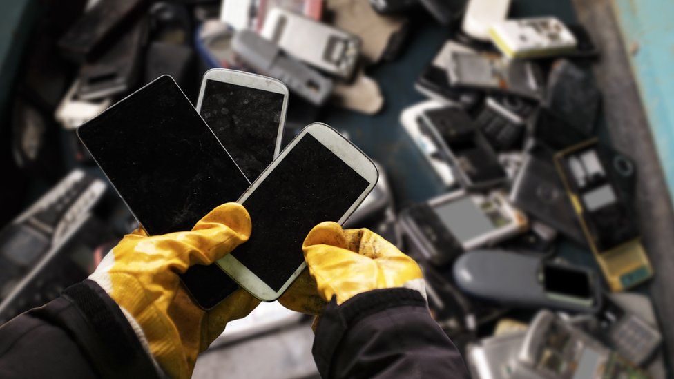 Are phone upgrades environmentally friendly? - BBC Newsround