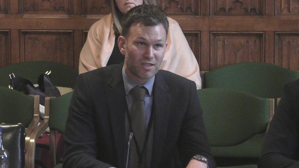 Ail gartrefi: Diffyg tai 'yn newid poblogaeth Ceredigion' - BBC Cymru Fyw