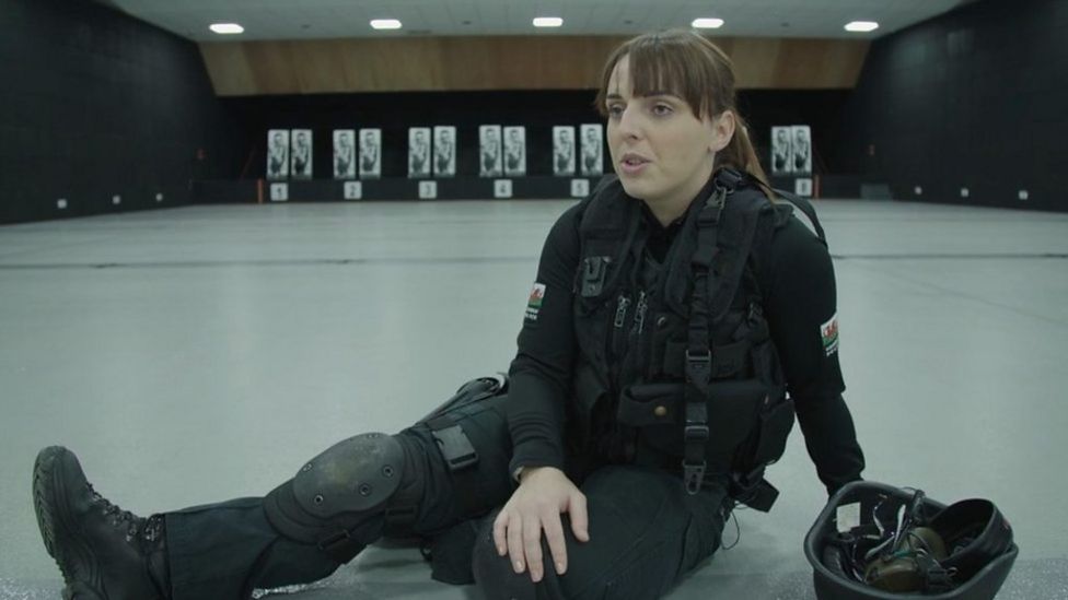 PSNI: Policing Board report questions need for all officers to be armed ...