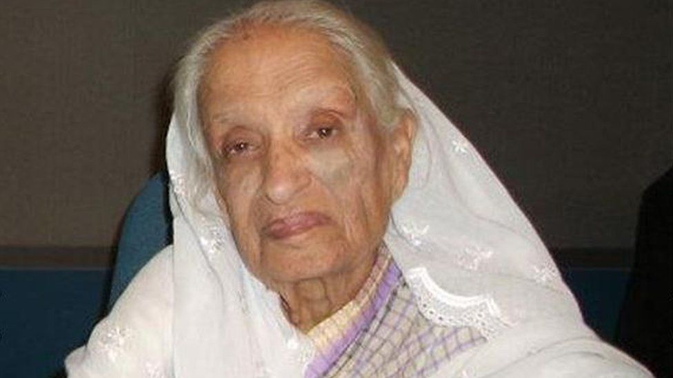 Fatima Surayya Bajia: Urdu novelist dies aged 85 - BBC News