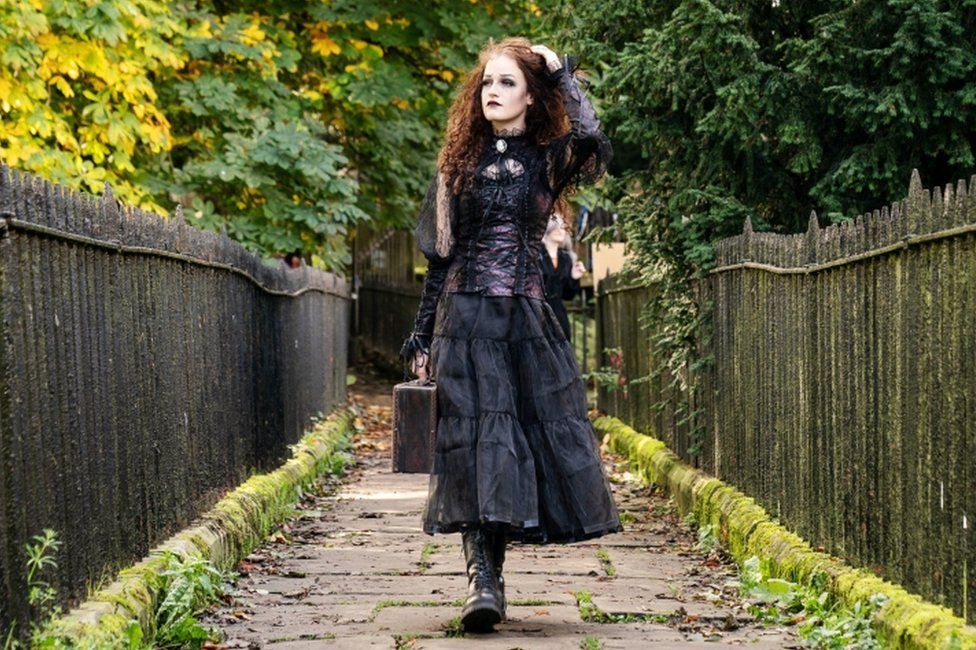 Haworth steampunk festival descends on Bronte sisters village - BBC News
