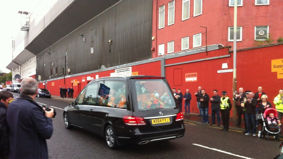 Funeral of Dundee United football legend Ralph Milne held - BBC News
