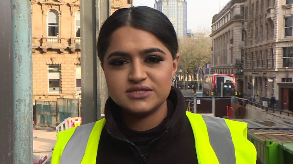 Female apprentices: Rail operator sees 50% rise in numbers - BBC News