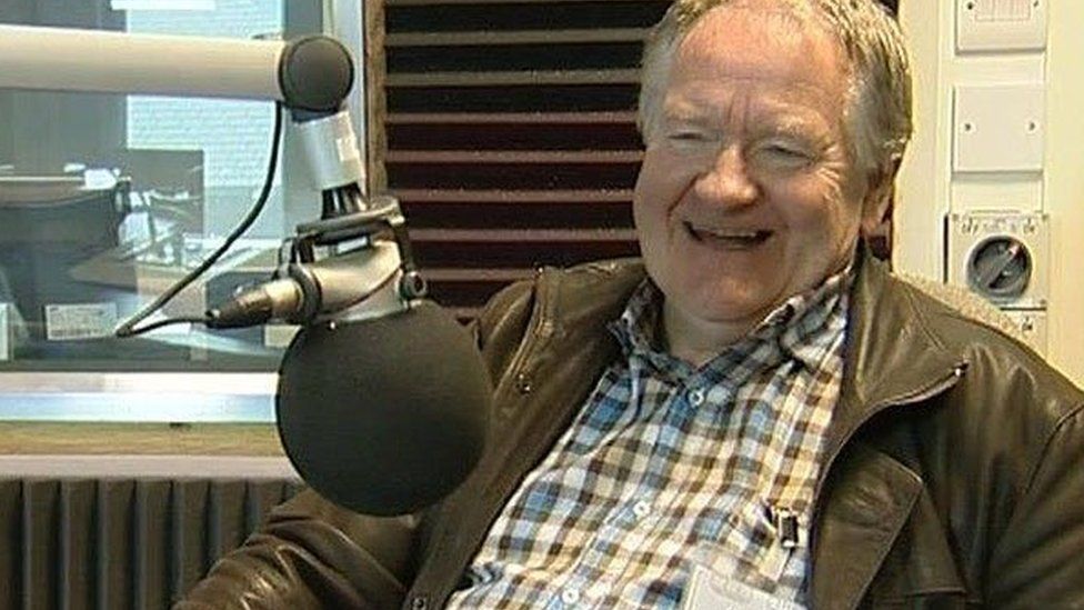 Ex-leader Lord Elis-Thomas left Plaid Cymru over Labour stance - BBC News