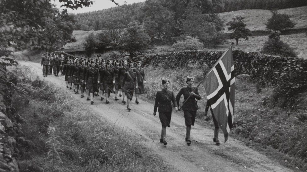 Scottish tribute to soldiers who foiled Nazis' A-bomb - BBC News