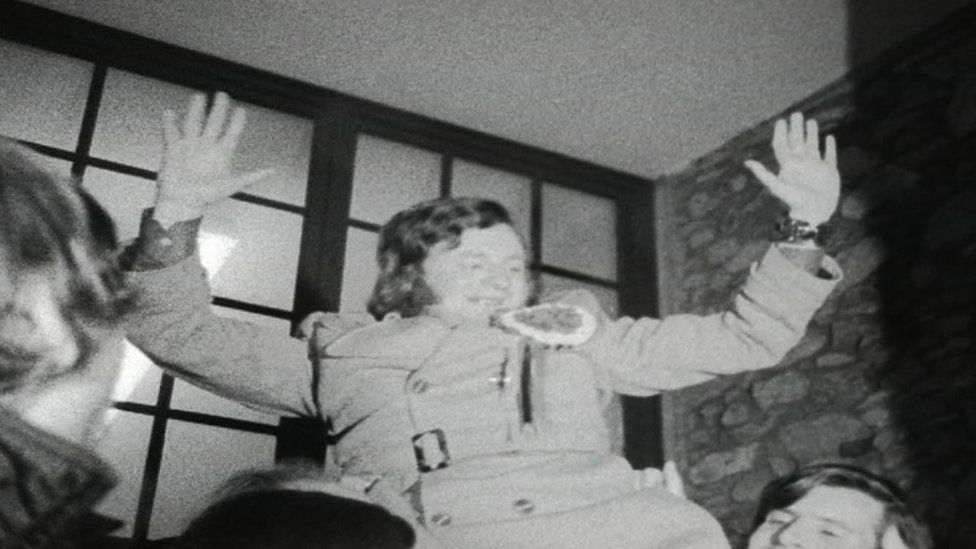 Ex-leader Lord Elis-Thomas left Plaid Cymru over Labour stance - BBC News