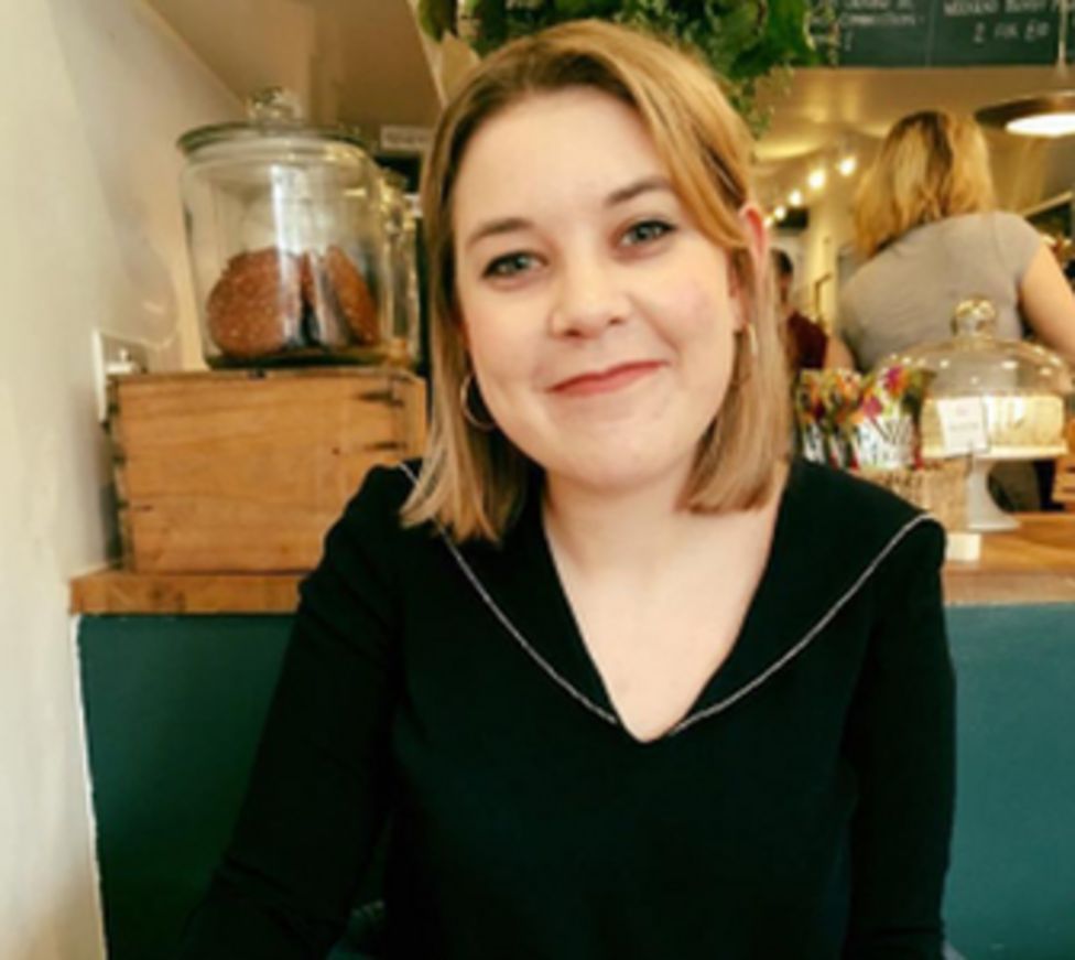 'Deposit-free renting left me more than £500 out of pocket' - BBC News