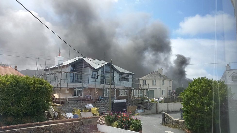 Guernsey bonfire spreads to nearby building - BBC News