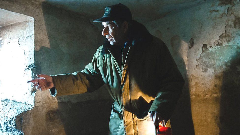 Rare witness to horror of Stalin's Gulag prisons dies - BBC News